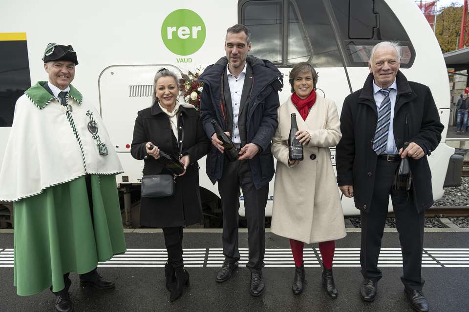 La gare de Cully ouvre la voie à quatre trains par heure et par sens au ...